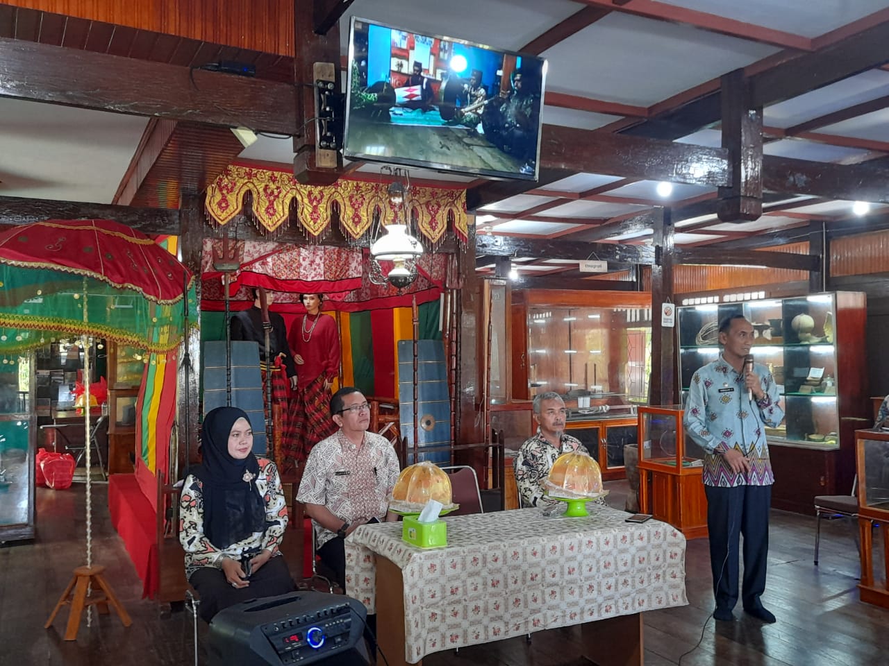 Penyerahan Hadiah Pemenang Lomba, Kadisparbud berharap Karya Batik dan ...