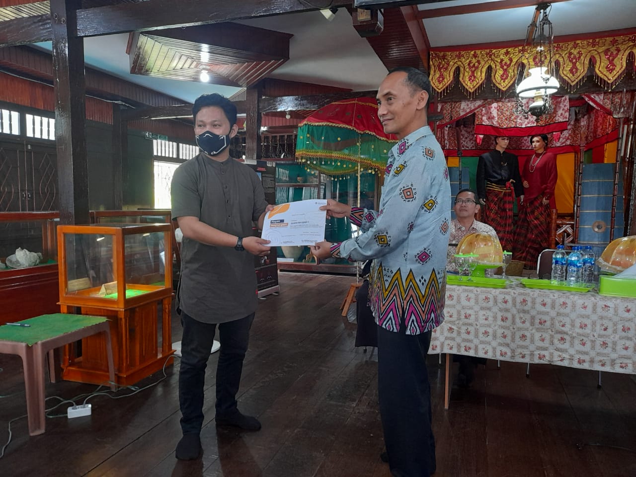 Penyerahan Hadiah Pemenang Lomba, Kadisparbud berharap Karya Batik dan ...