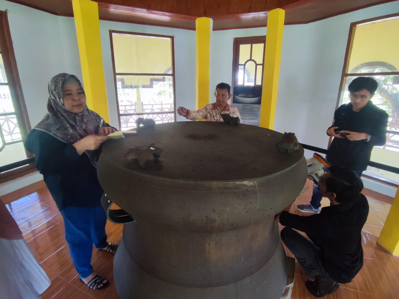 Kajian Komposisi Logam Koleksi Gong Nekara dengan X-Ray Fluorescence ...
